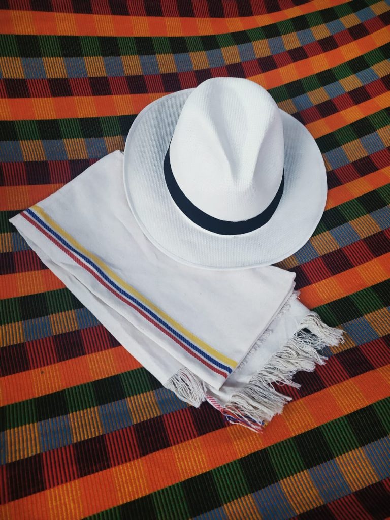 Sombrero y poncho | Nuestra Tienda Artesanal